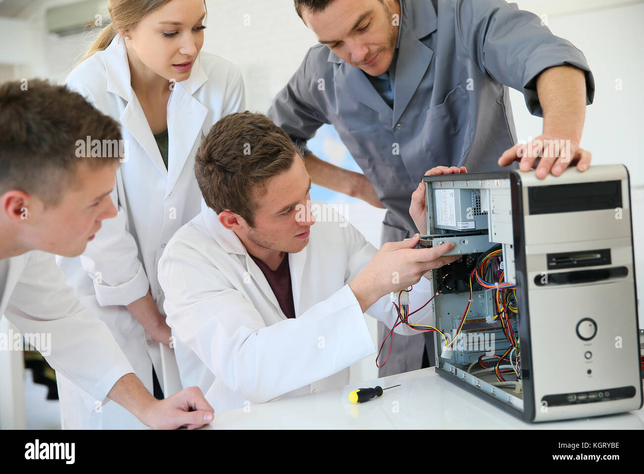 Engineering students computer lab hi-res stock photography and images ...