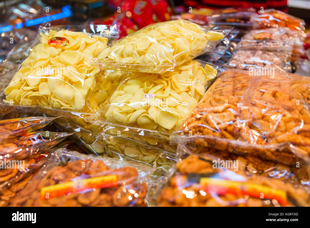 Food market display fried hi-res stock photography and images - Alamy