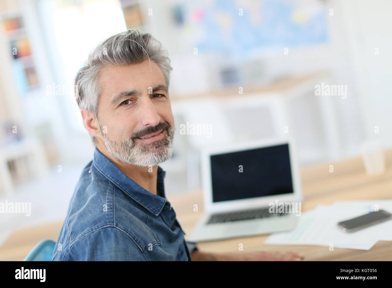 Working class man 45 hi-res stock photography and images - Alamy
