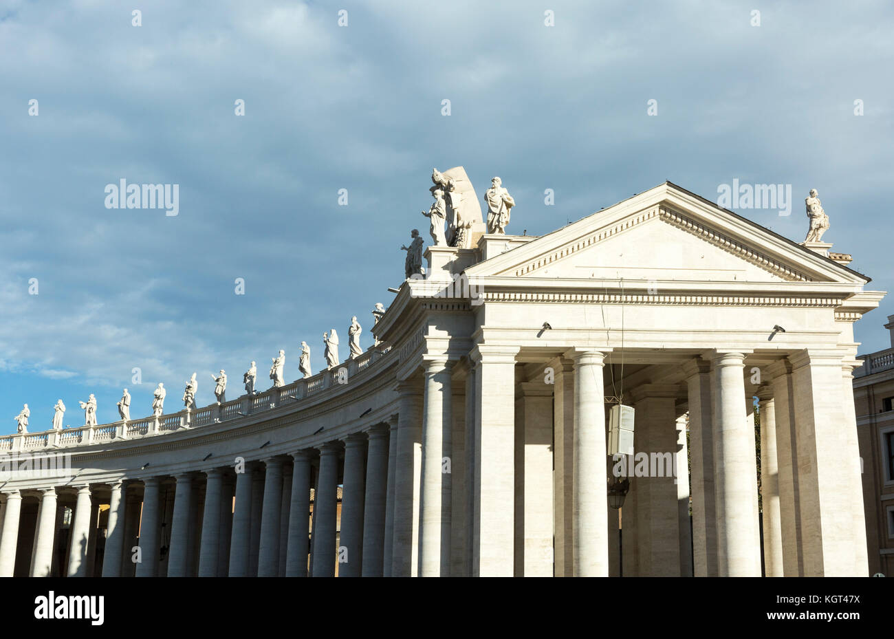 colonnade in Saint Peter's Square Stock Photo - Alamy