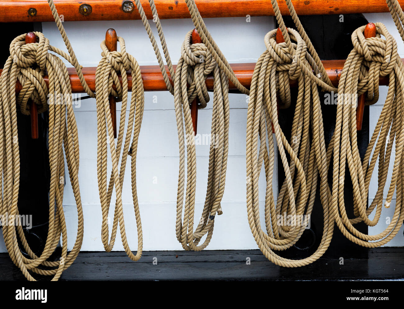 RRS Discovery, Royal Research Ship at Discovery Point, Dundee, Scotland ...