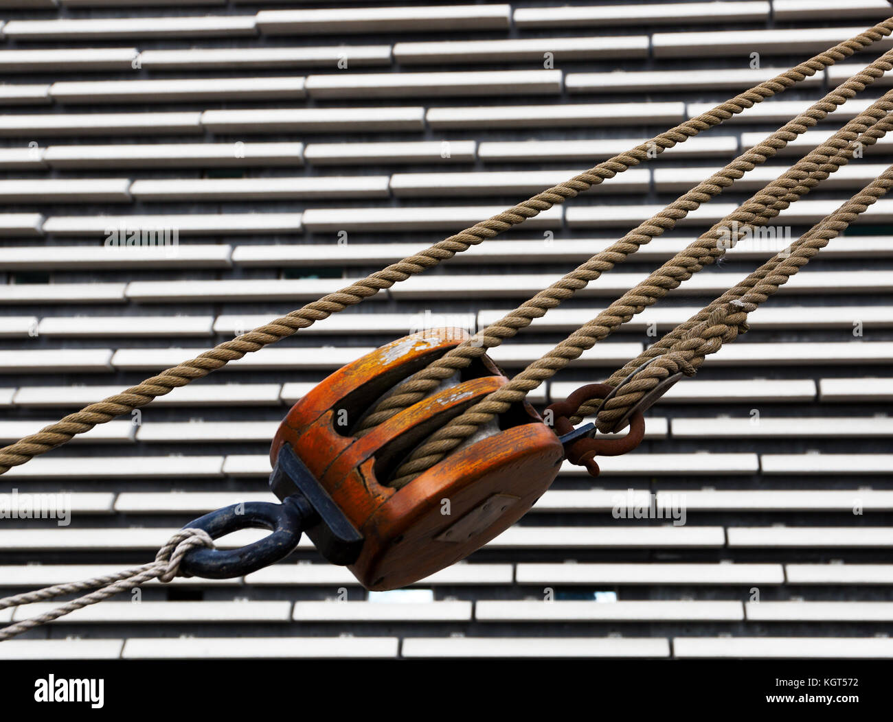 RRS Discovery, Royal Research Ship at Discovery Point, Dundee, Scotland ...