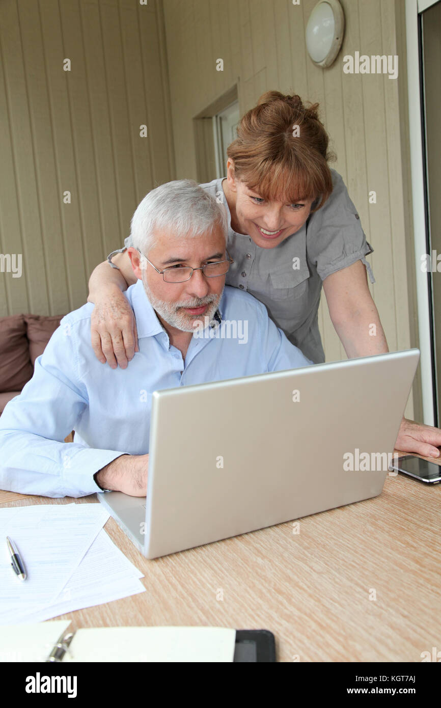 Senior couple using laptop computer at home Stock Photo - Alamy