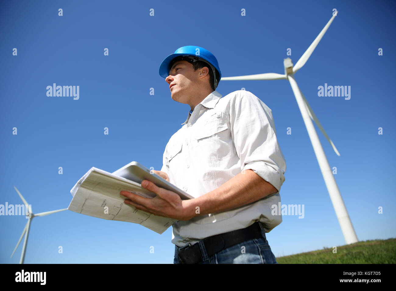 Engineer in the field hi-res stock photography and images - Alamy