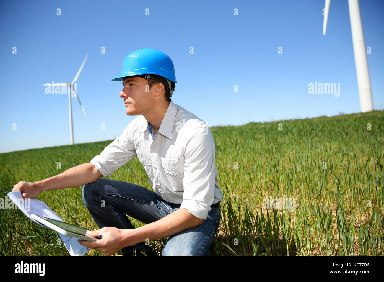 Engineer in the field hi-res stock photography and images - Alamy