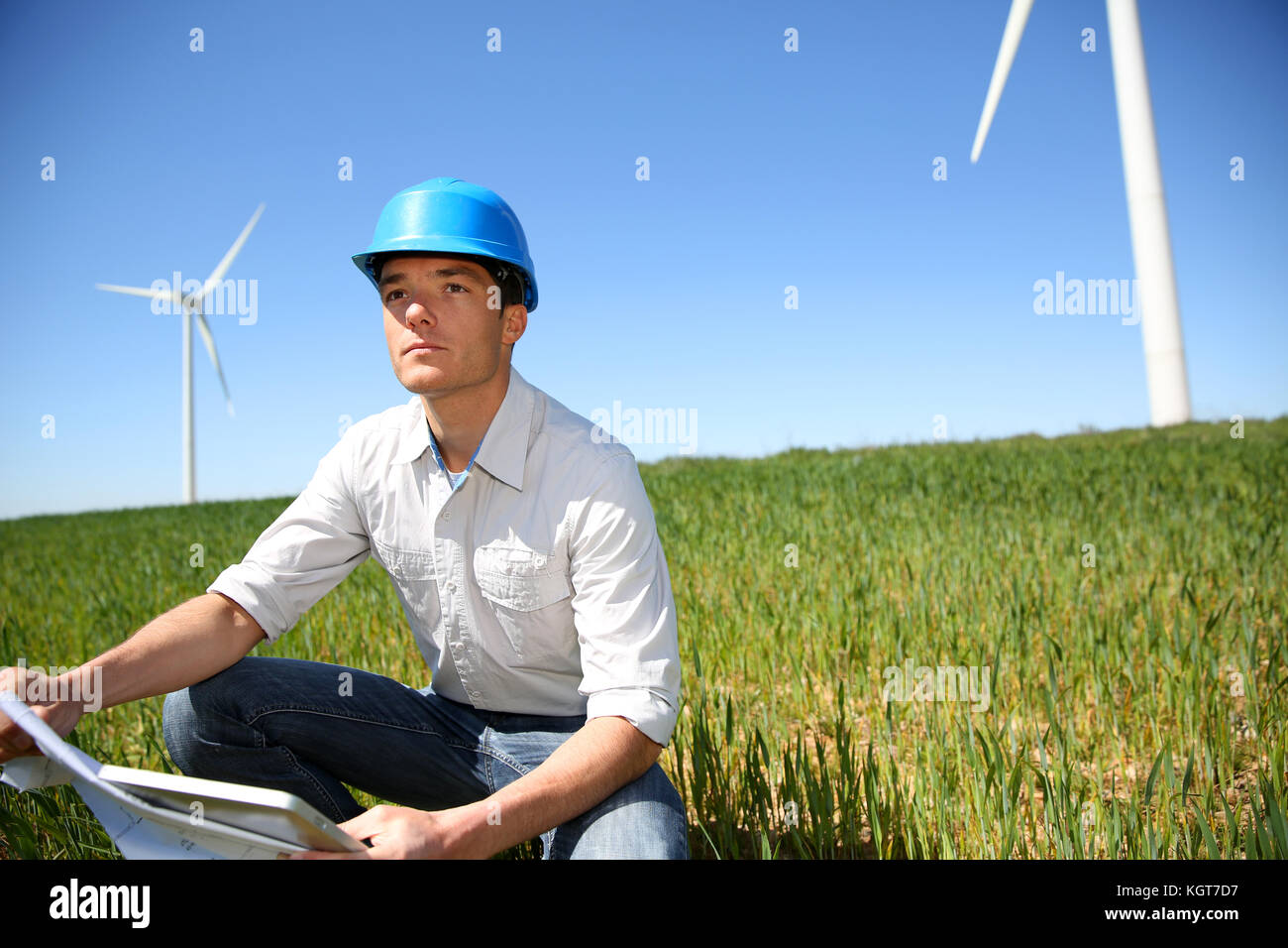 Engineer in the field hi-res stock photography and images - Alamy