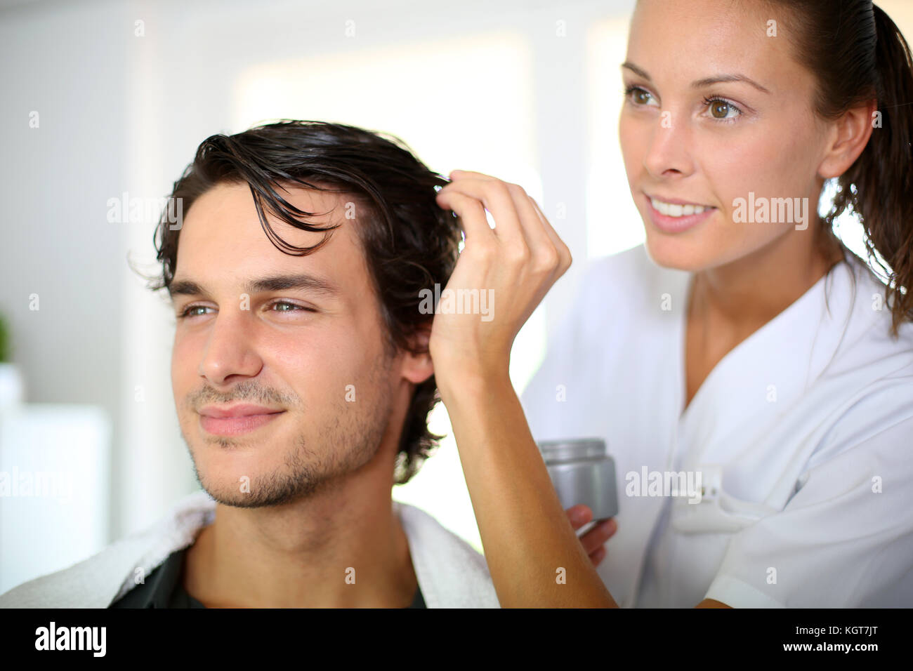 Hairdresser applying hair gel Stock Photo - Alamy