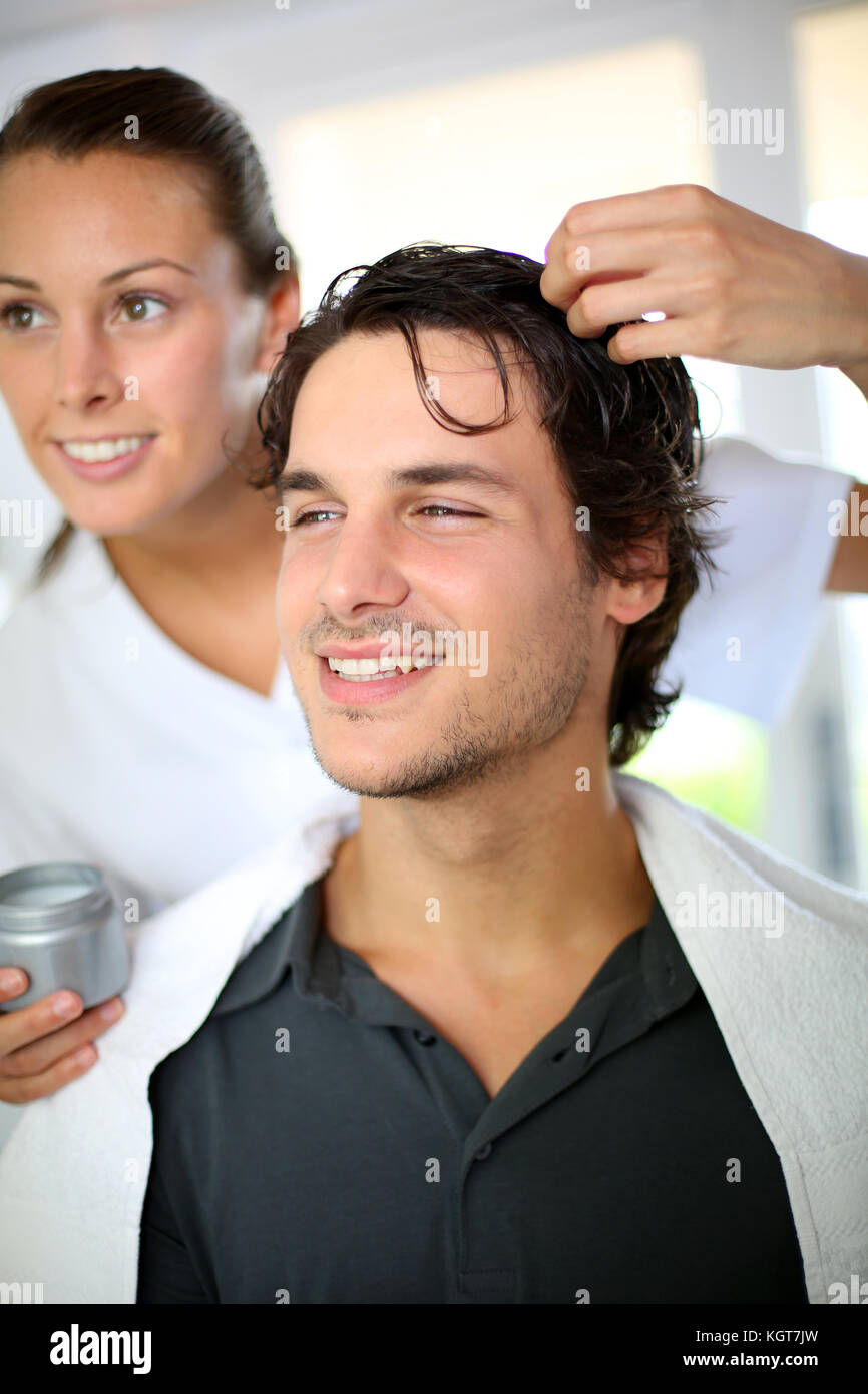 Hairdresser applying hair gel Stock Photo - Alamy