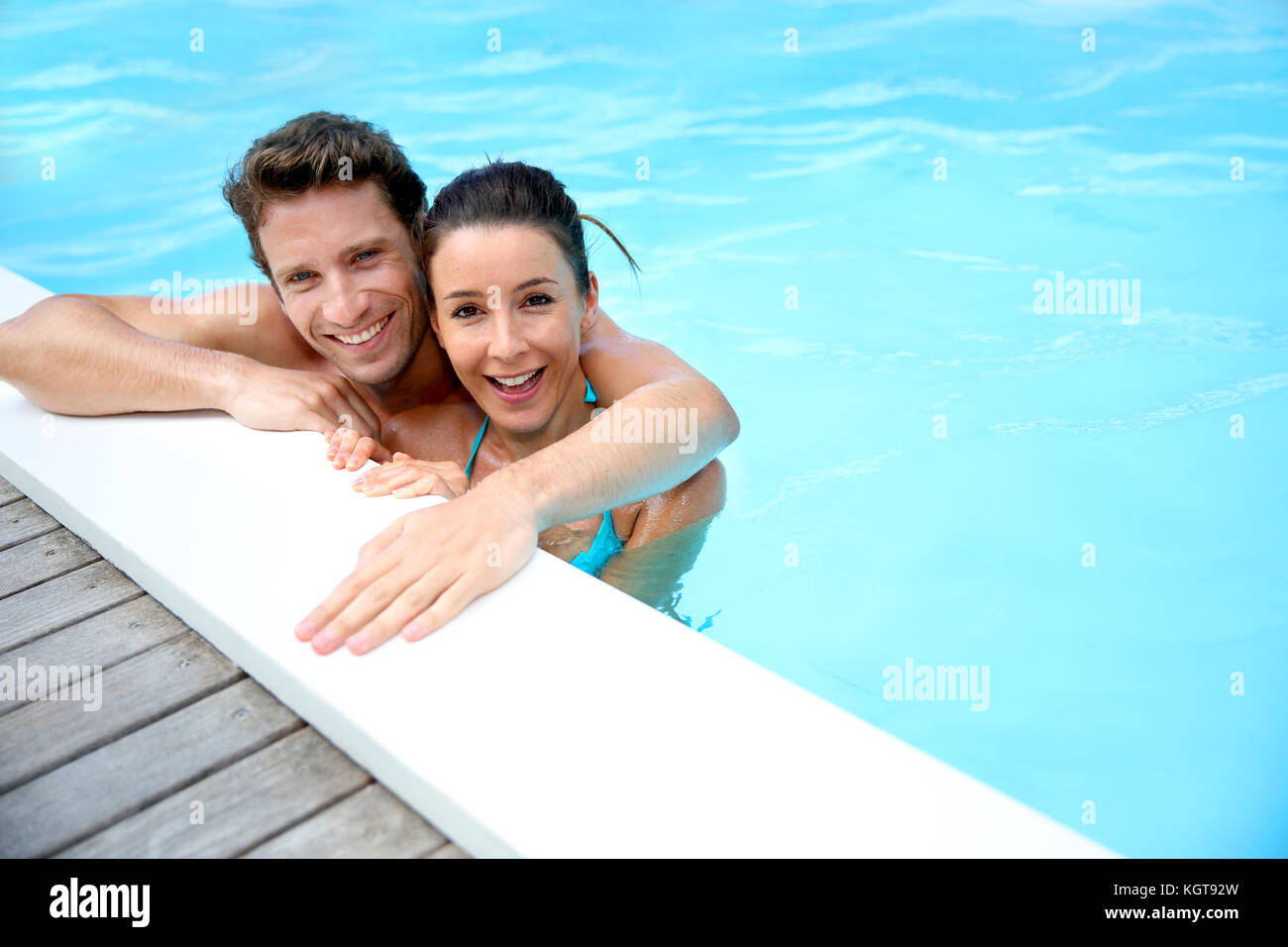 Couple in swimming pool hi-res stock photography and images - Alamy