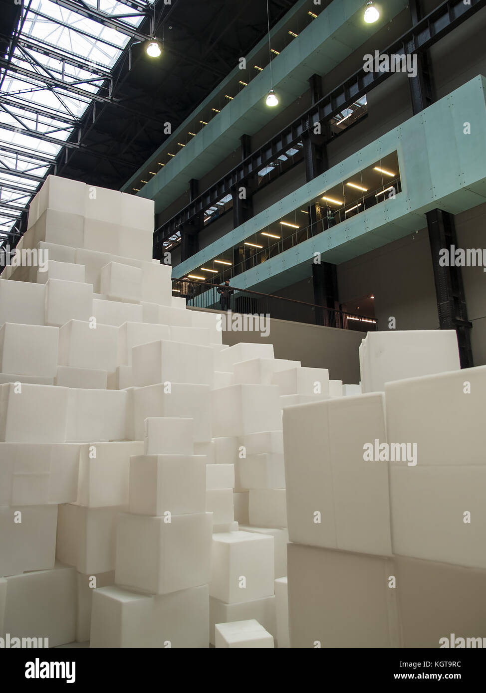 Embankment by Rachel Whiteread, Turbine Hall - Tate Modern Art Gallery ...