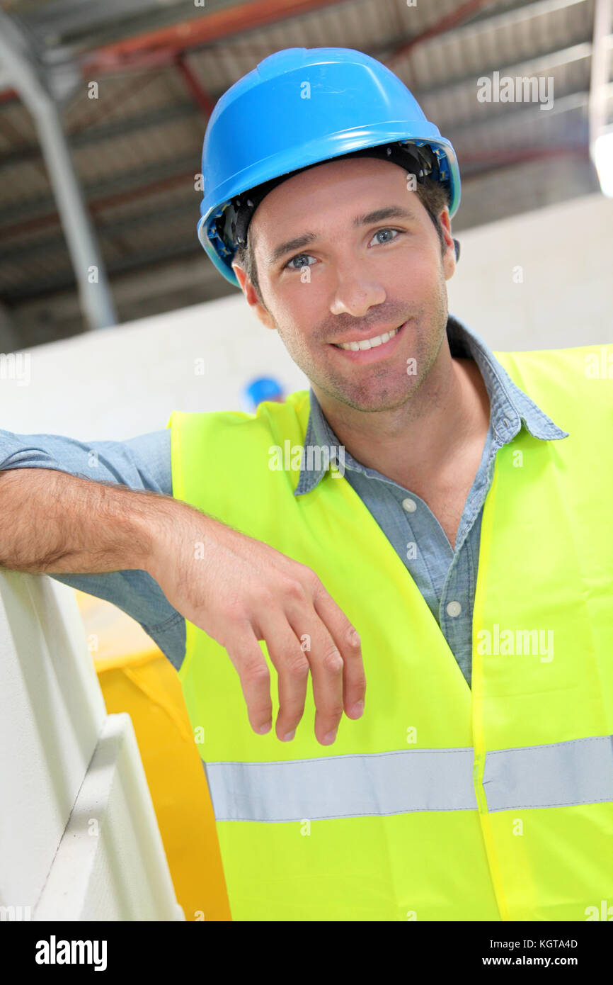 Bricklayer at work on construction site Stock Photo - Alamy