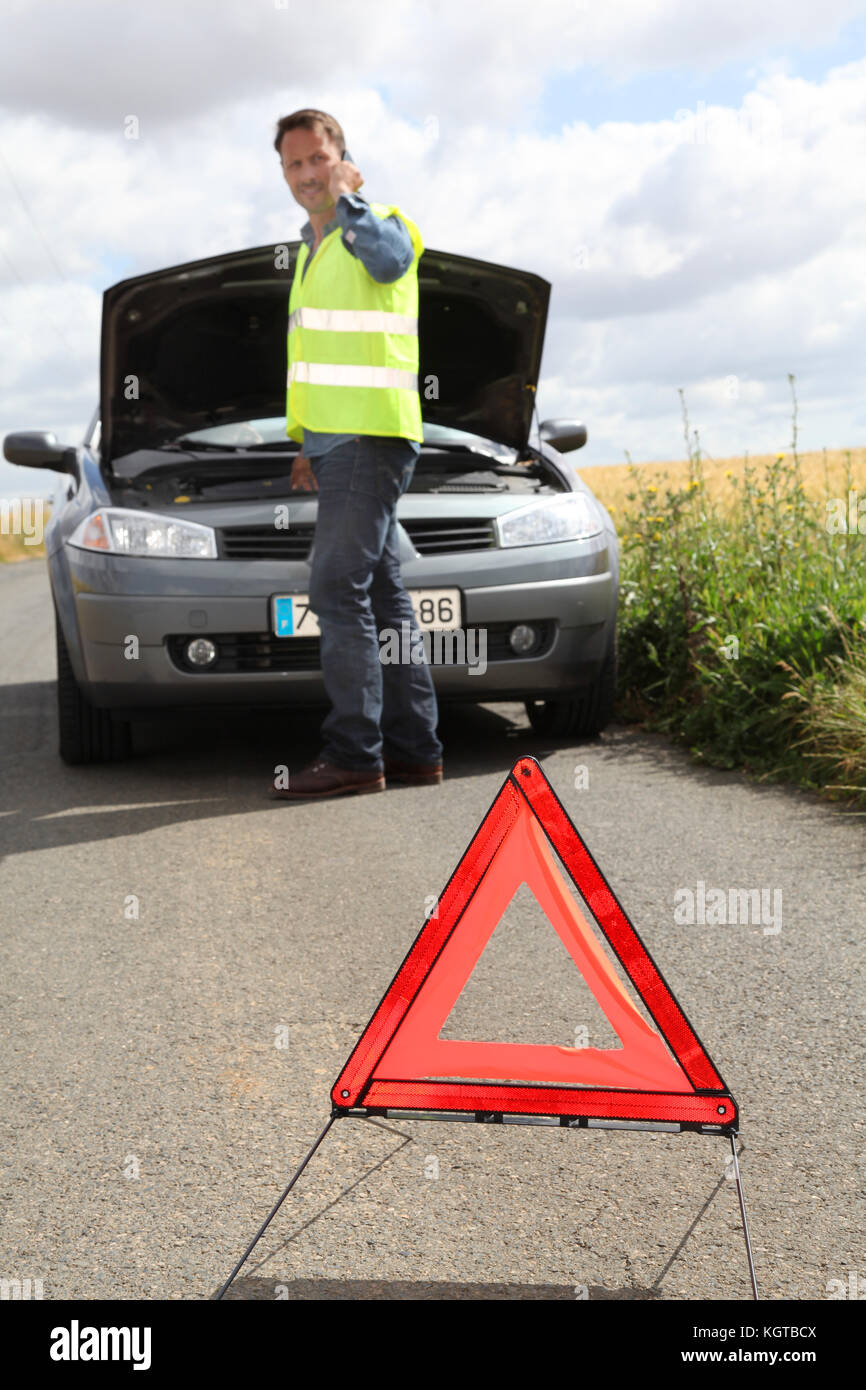 Man on the road with car breakdown Stock Photo - Alamy