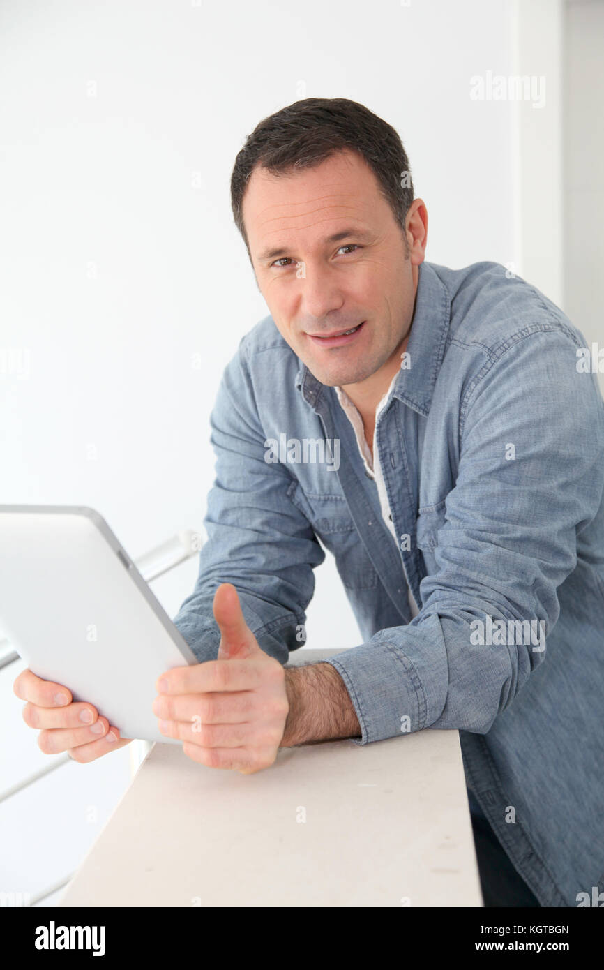 Man using electronic tablet Stock Photo - Alamy