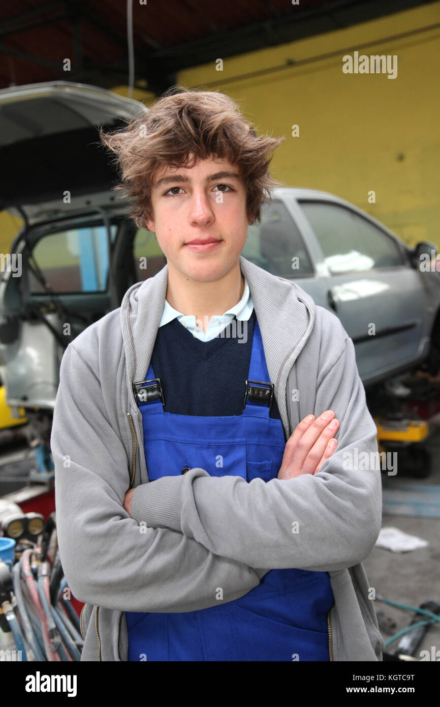 Portrait of teenager in mechanics apprenticeship Stock Photo - Alamy