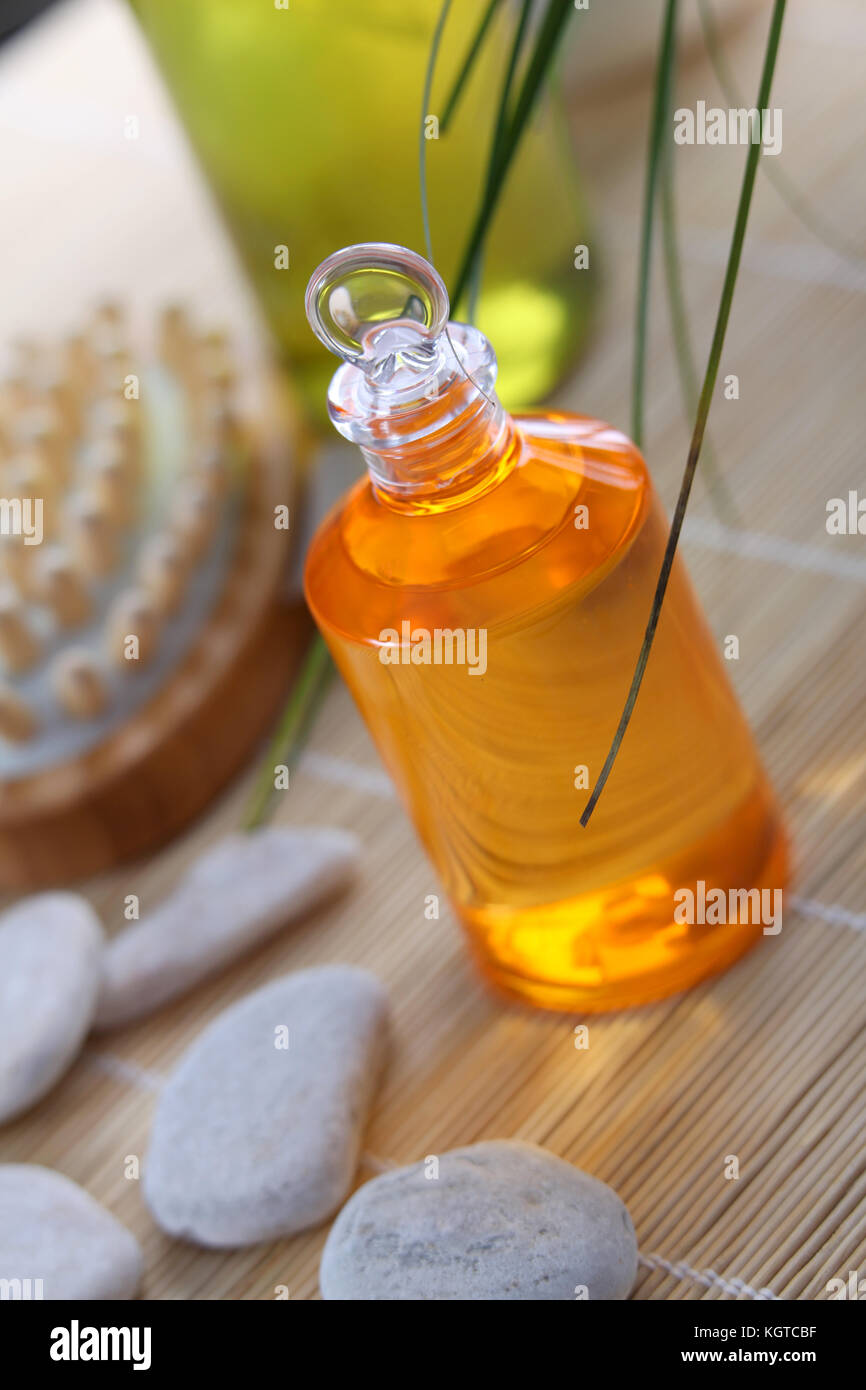 Massage oil bottle hi-res stock photography and images - Alamy