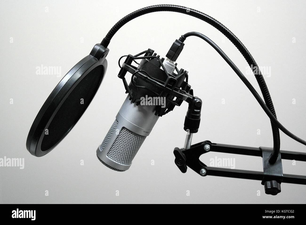 Mic windscreen hi-res stock photography and images - Alamy