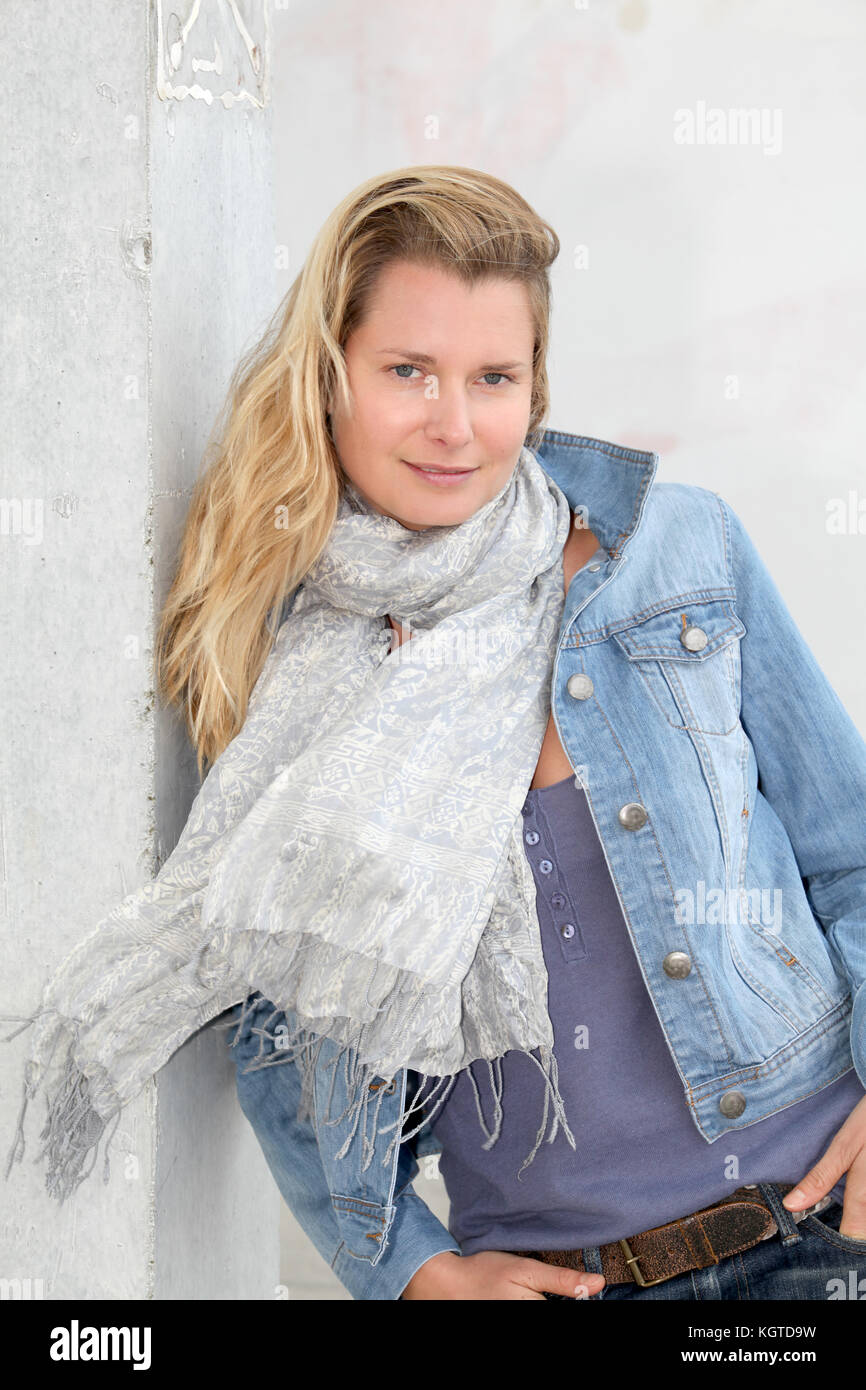 Portrait of beautiful modern woman in town Stock Photo - Alamy