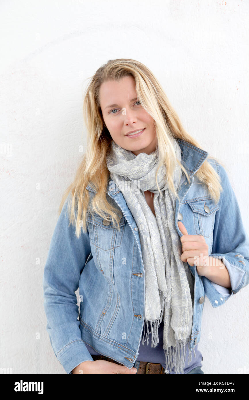 Portrait of beautiful modern woman in town Stock Photo - Alamy