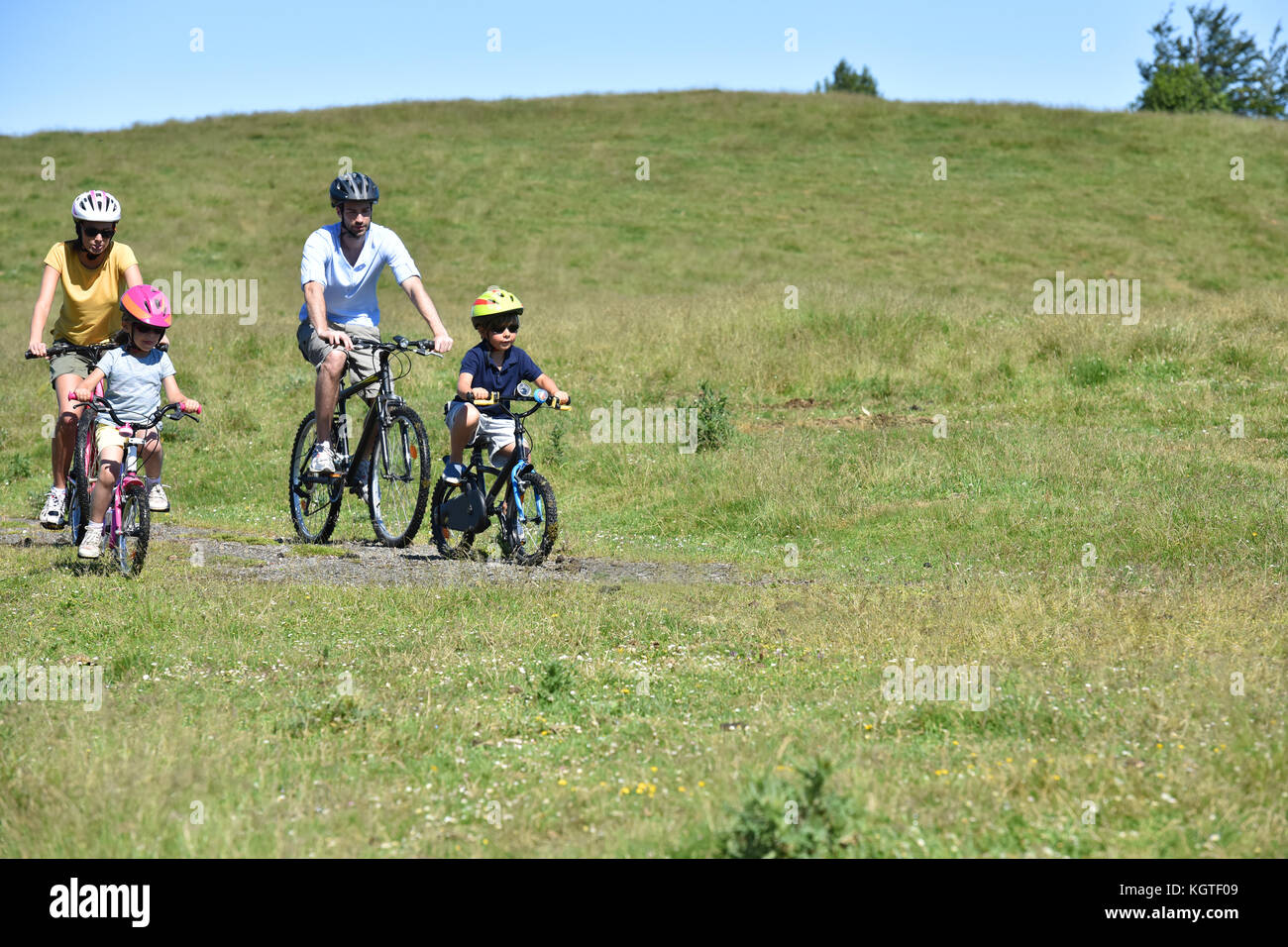 Kids riding bikes hi-res stock photography and images - Alamy