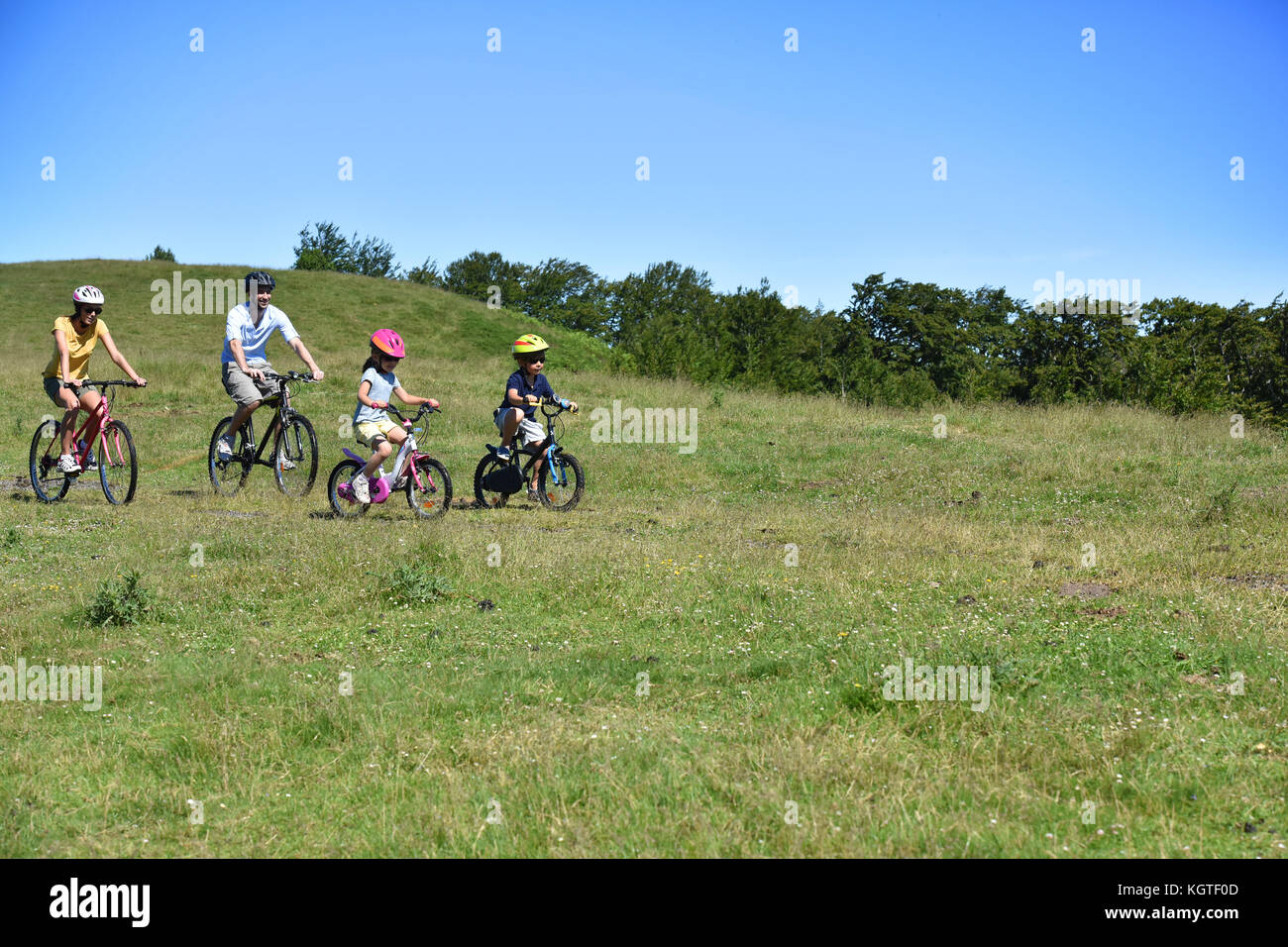 Children adults mountain bikes hi-res stock photography and images - Alamy