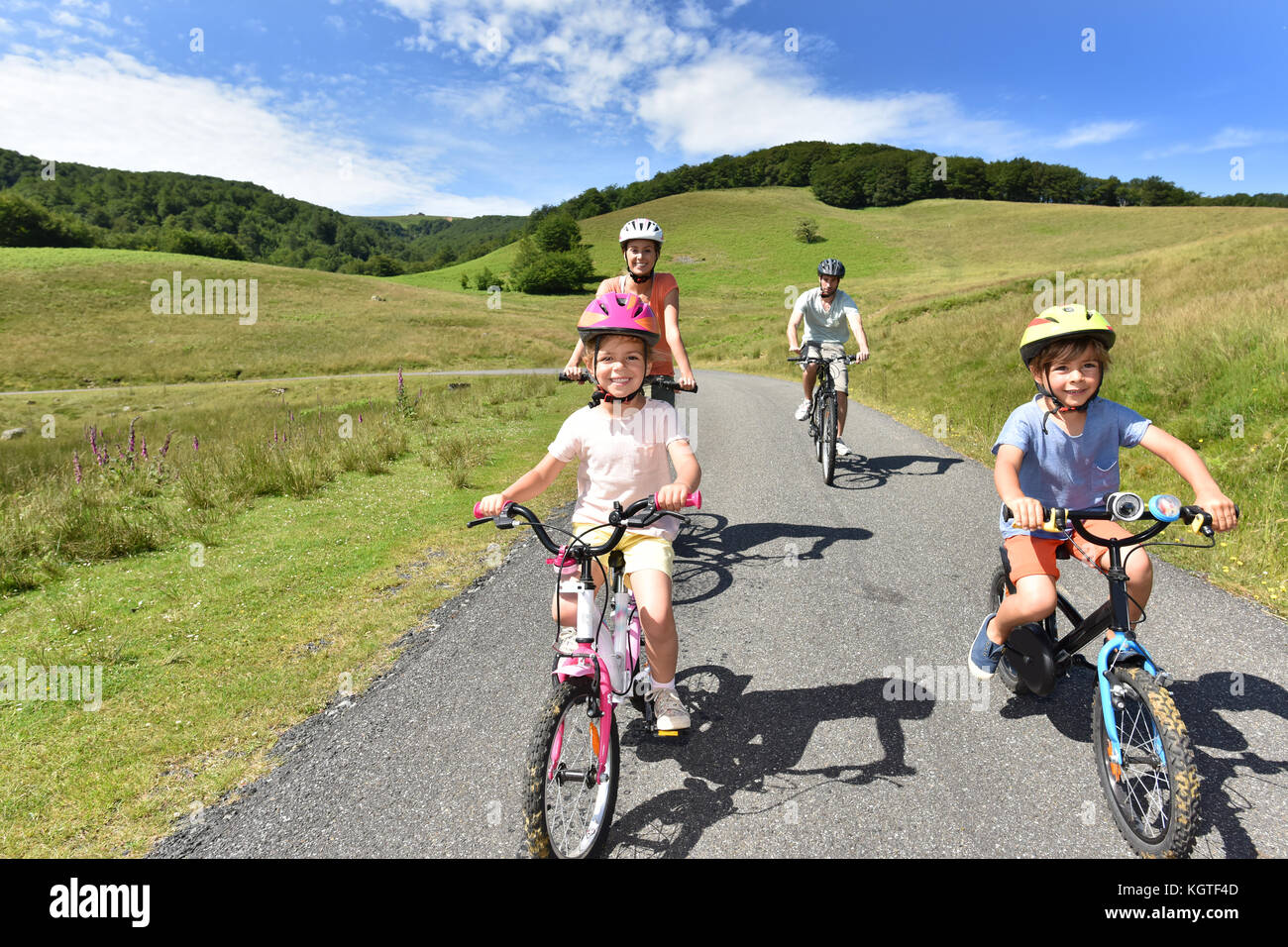 Family riding bikes hi-res stock photography and images - Alamy