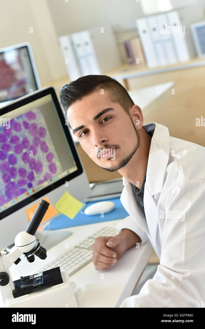 Biology class microscope hi-res stock photography and images - Alamy