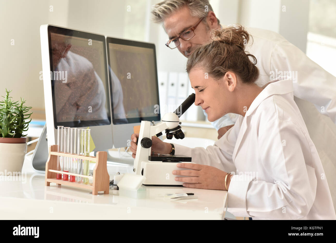 Student girl biology hi-res stock photography and images - Alamy