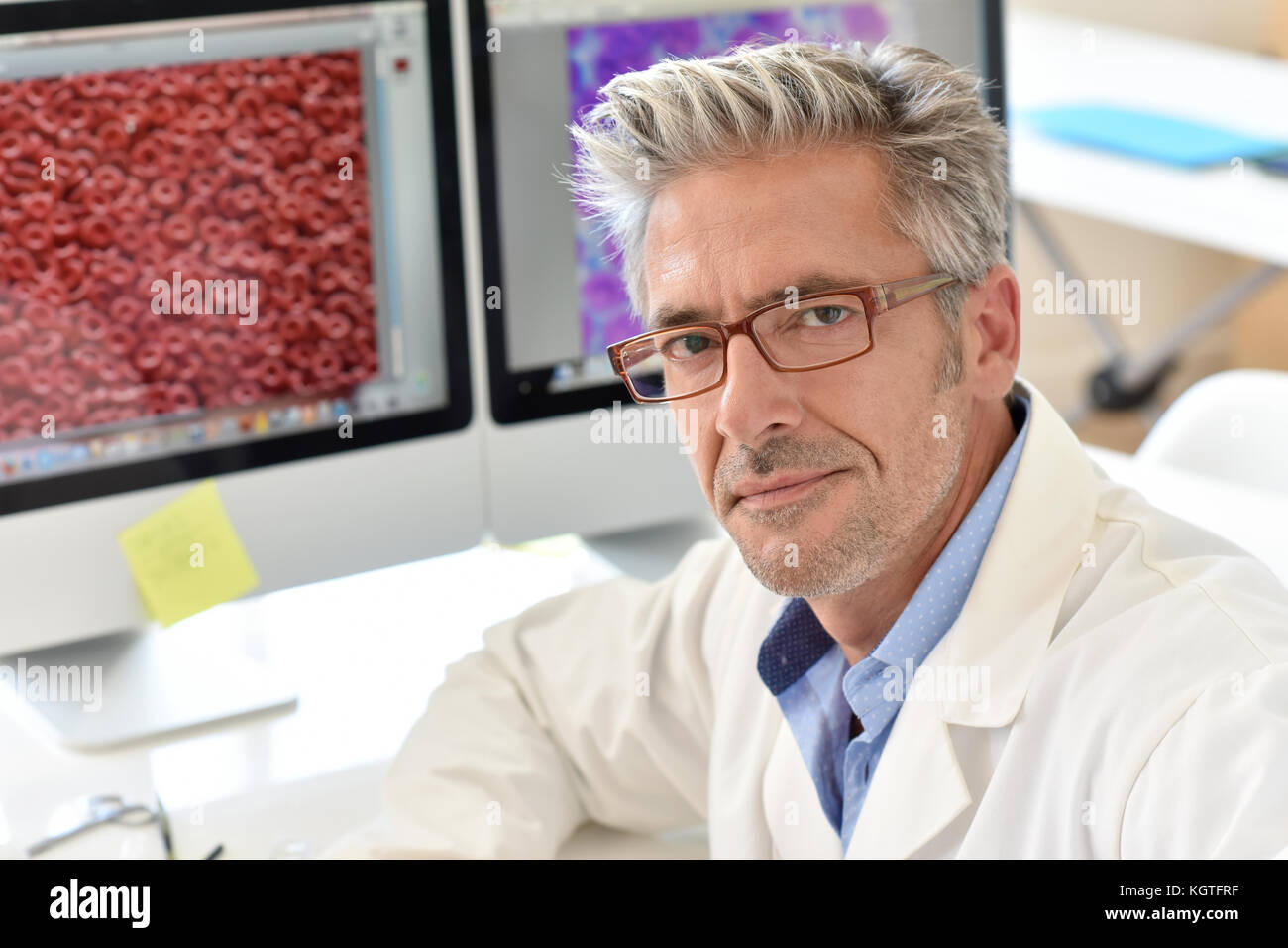 Microbiology lab computer hi-res stock photography and images - Alamy