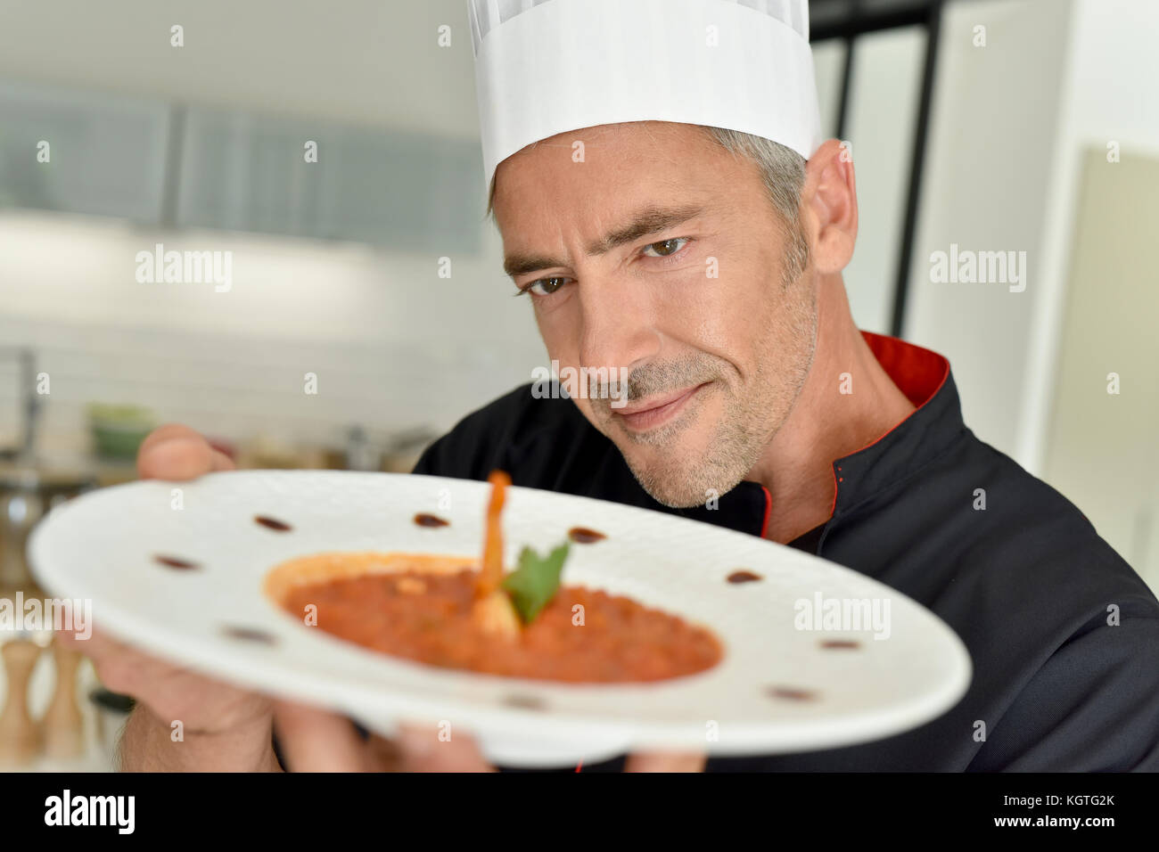 Restaurant chef presenting new dish Stock Photo - Alamy