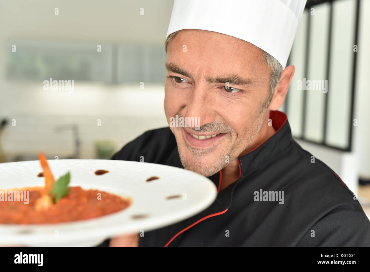 Restaurant chef presenting new dish Stock Photo - Alamy