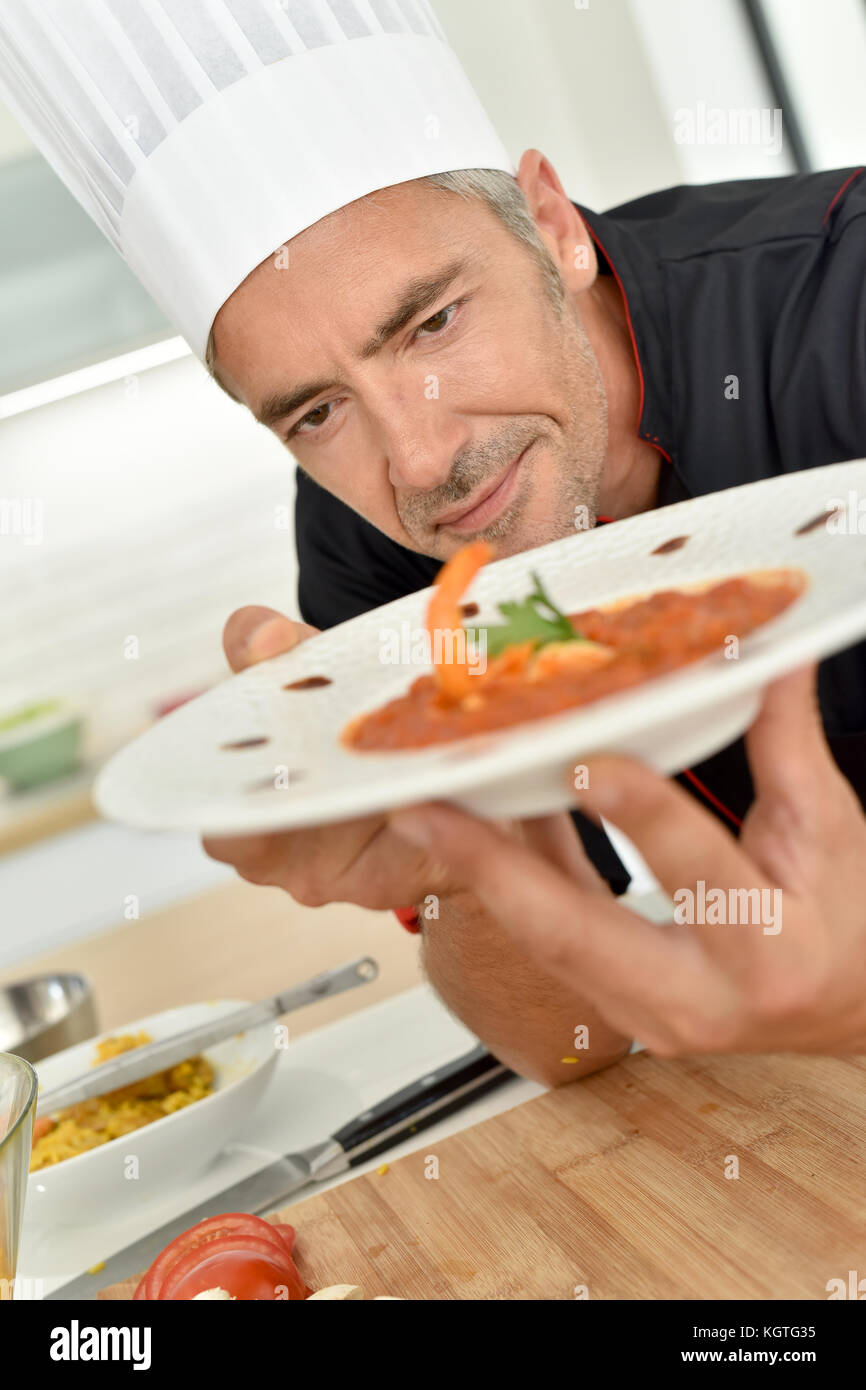 Restaurant chef presenting new dish Stock Photo - Alamy