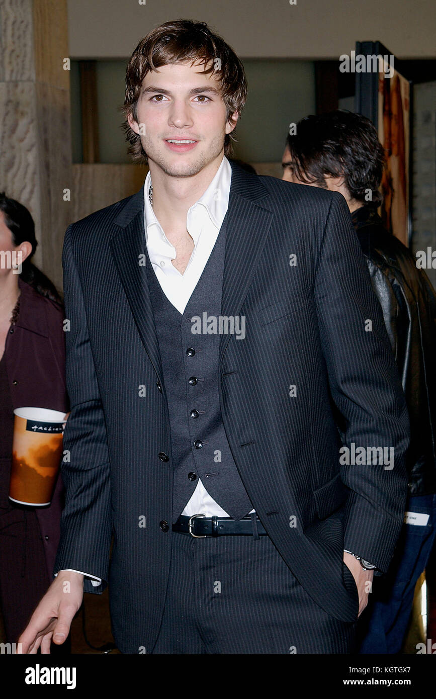 Ashton Kutcher arriving the premiere of " Just Married" at the Pacific ...