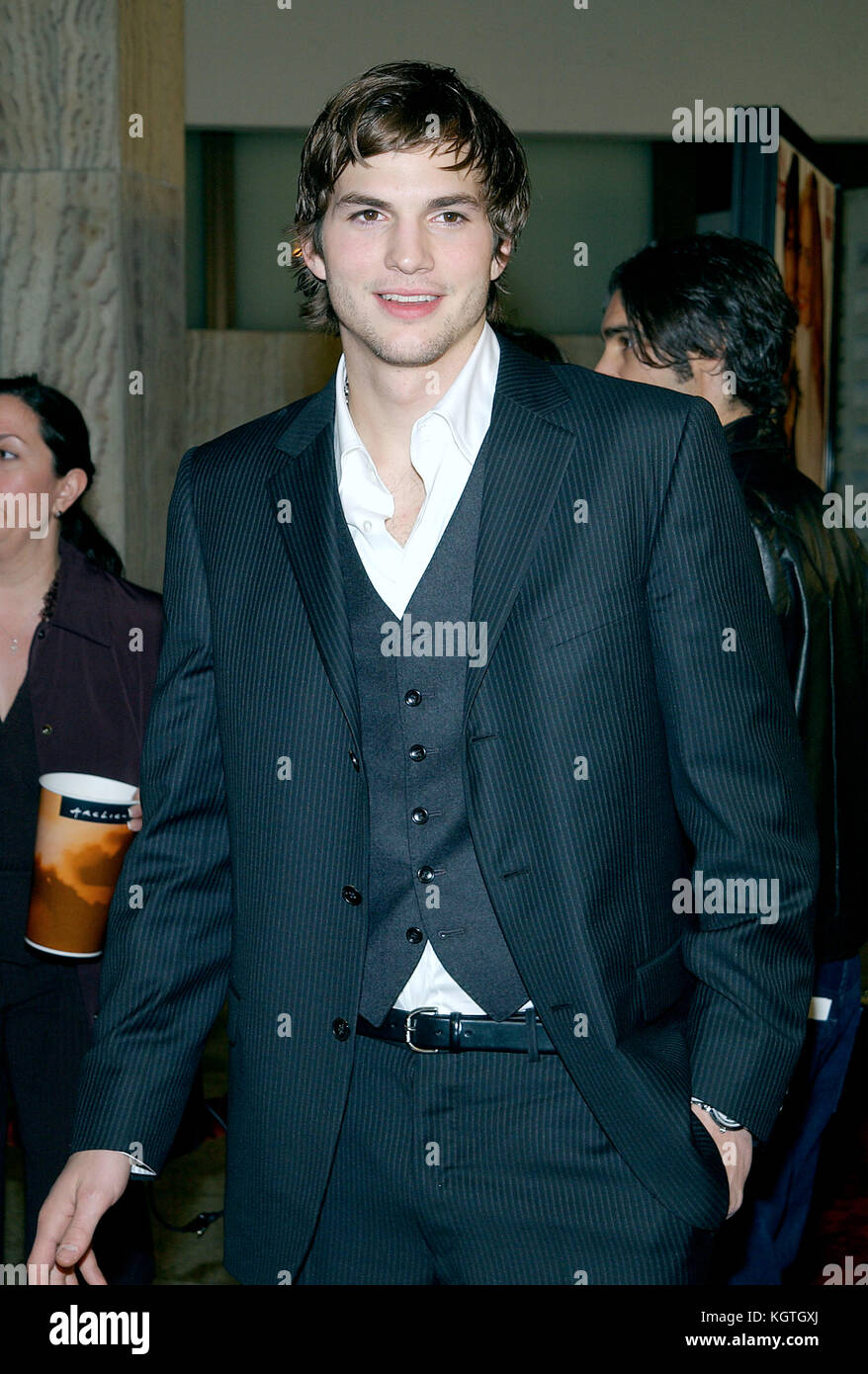 Ashton Kutcher arriving the premiere of " Just Married" at the Pacific ...