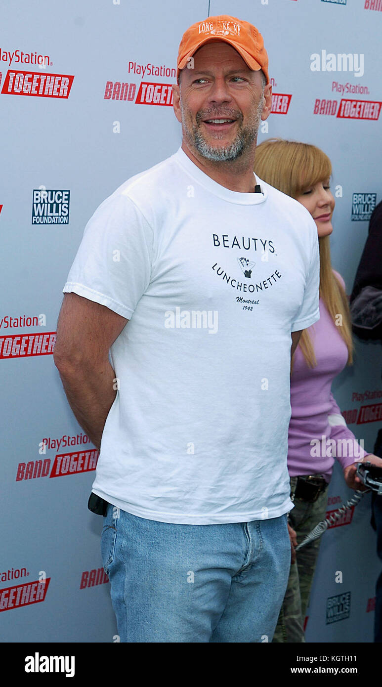 Hat celebrity bruce willis hi-res stock photography and images - Alamy