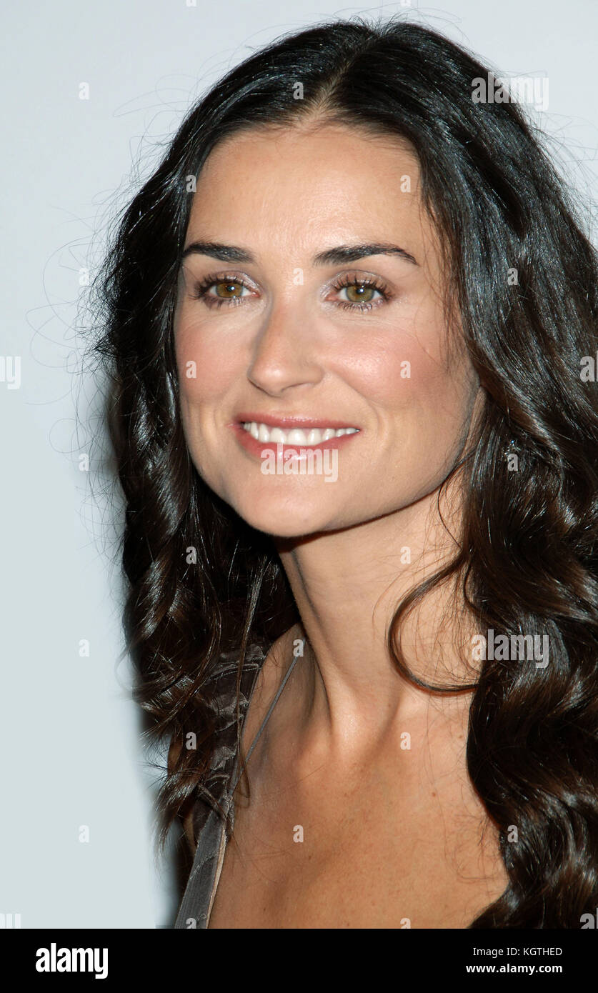Demi Moore arriving at the BOBBY Premiere at the Chinese Theatre in Los ...
