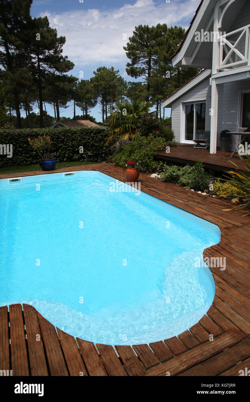 Wood deck around pool hi-res stock photography and images - Alamy