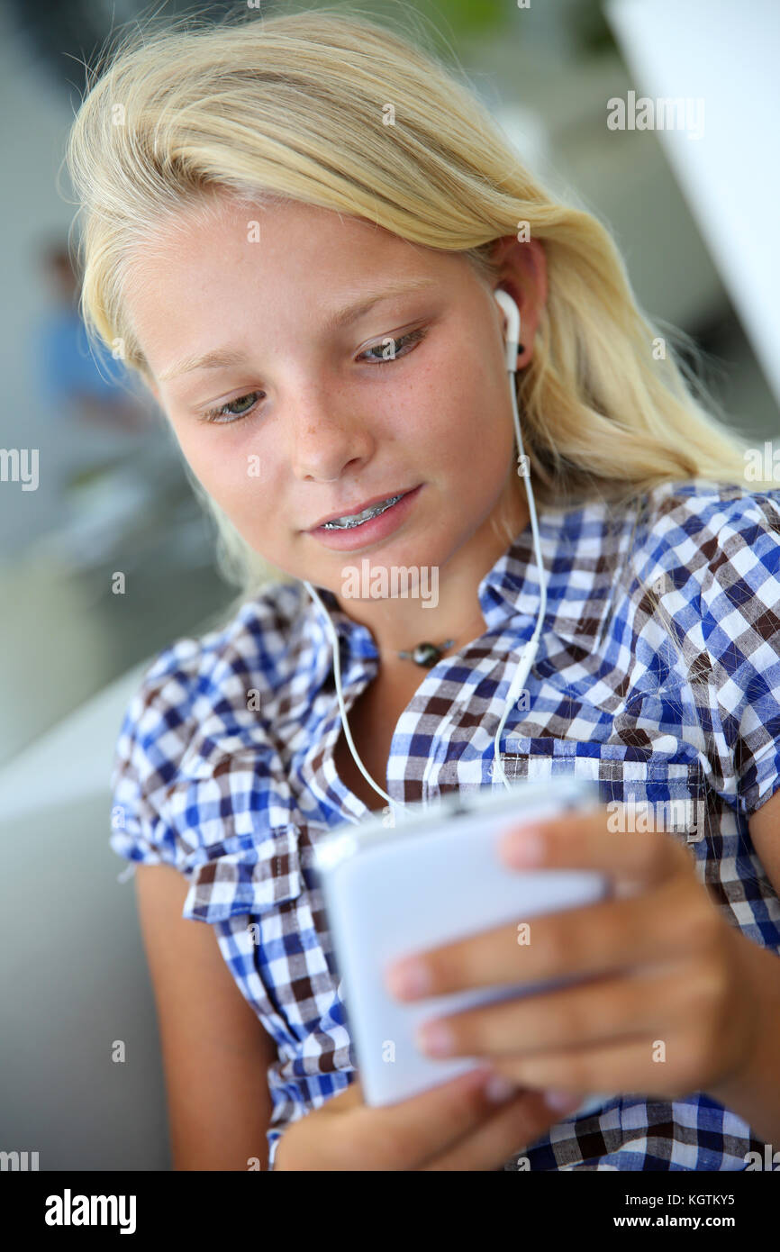 Portrait of teenager using smartphone Stock Photo - Alamy
