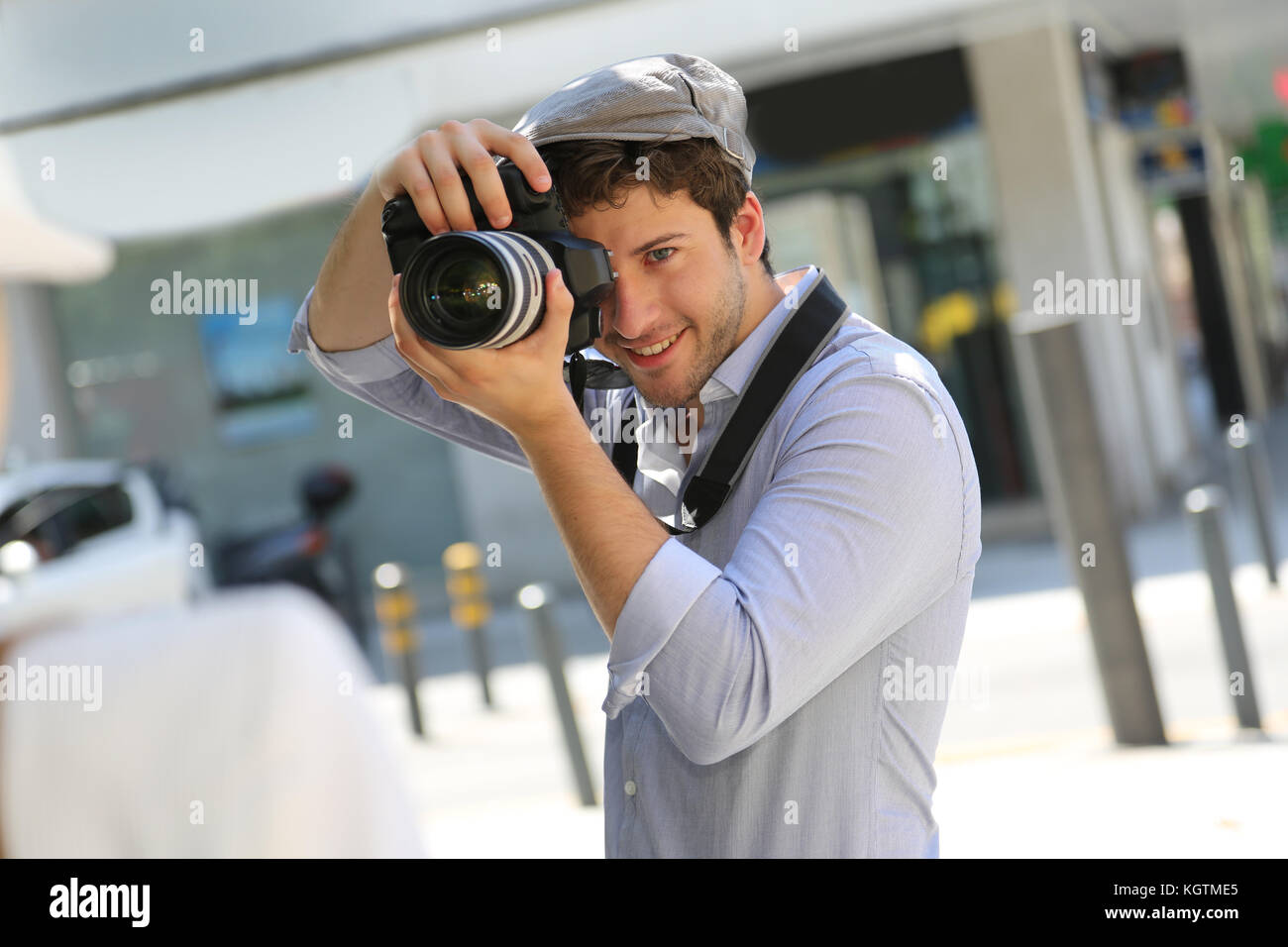 Photographer taking picture of woman model Stock Photo - Alamy