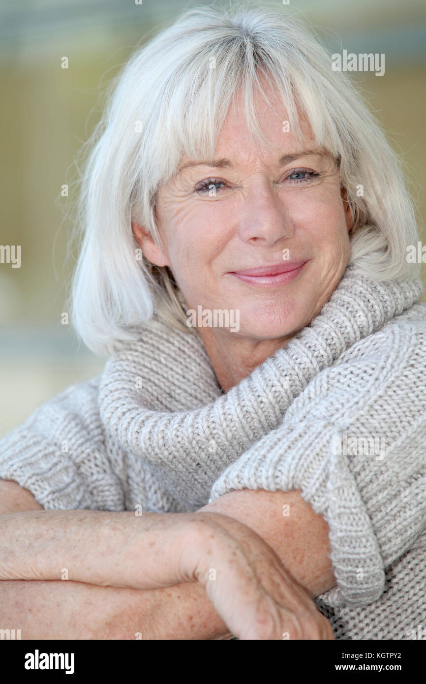 Portrait of beautiful senior woman Stock Photo - Alamy