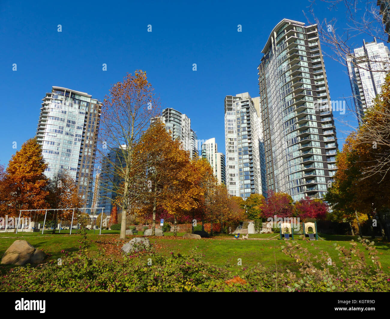 Modern city architecture hi-res stock photography and images - Alamy
