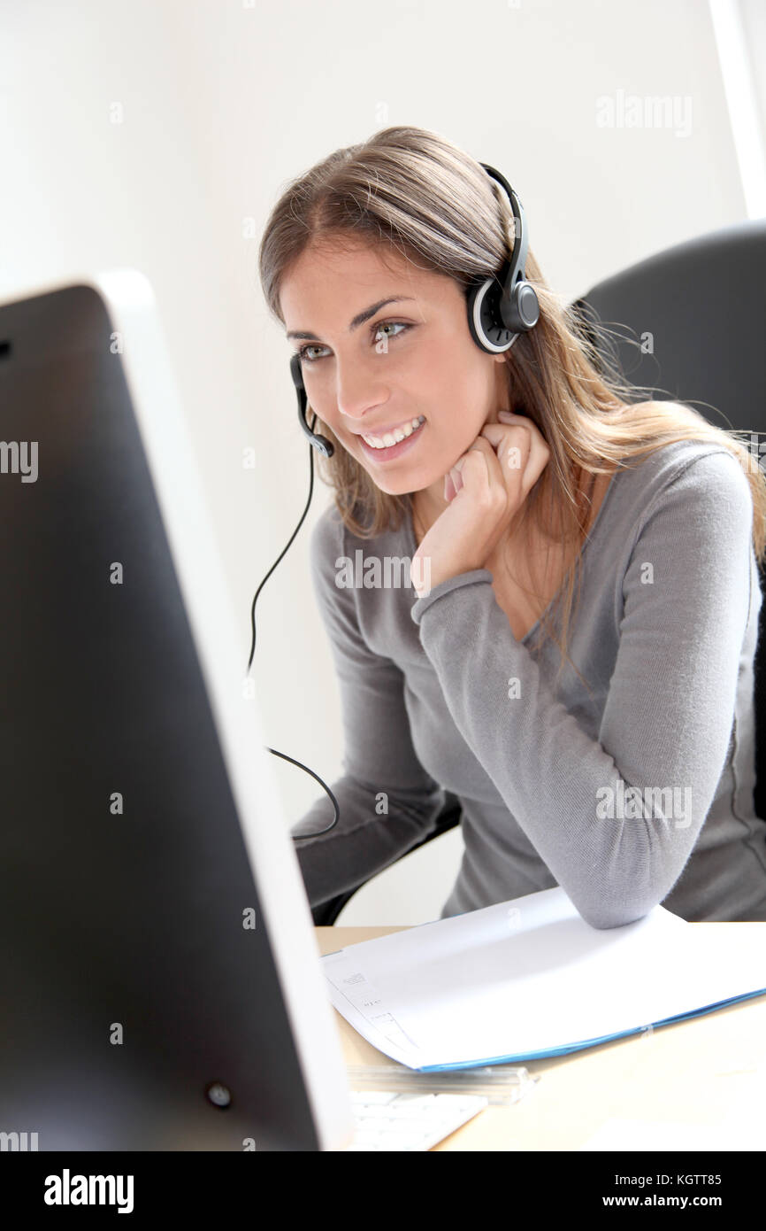 Portrait of beautiful office worker sitting at her desk Stock Photo - Alamy