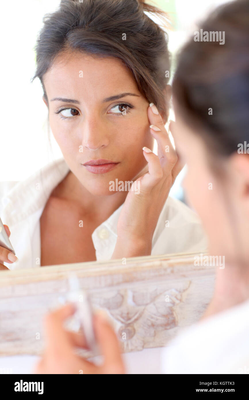Beautiful girl applying foundation hi-res stock photography and images ...