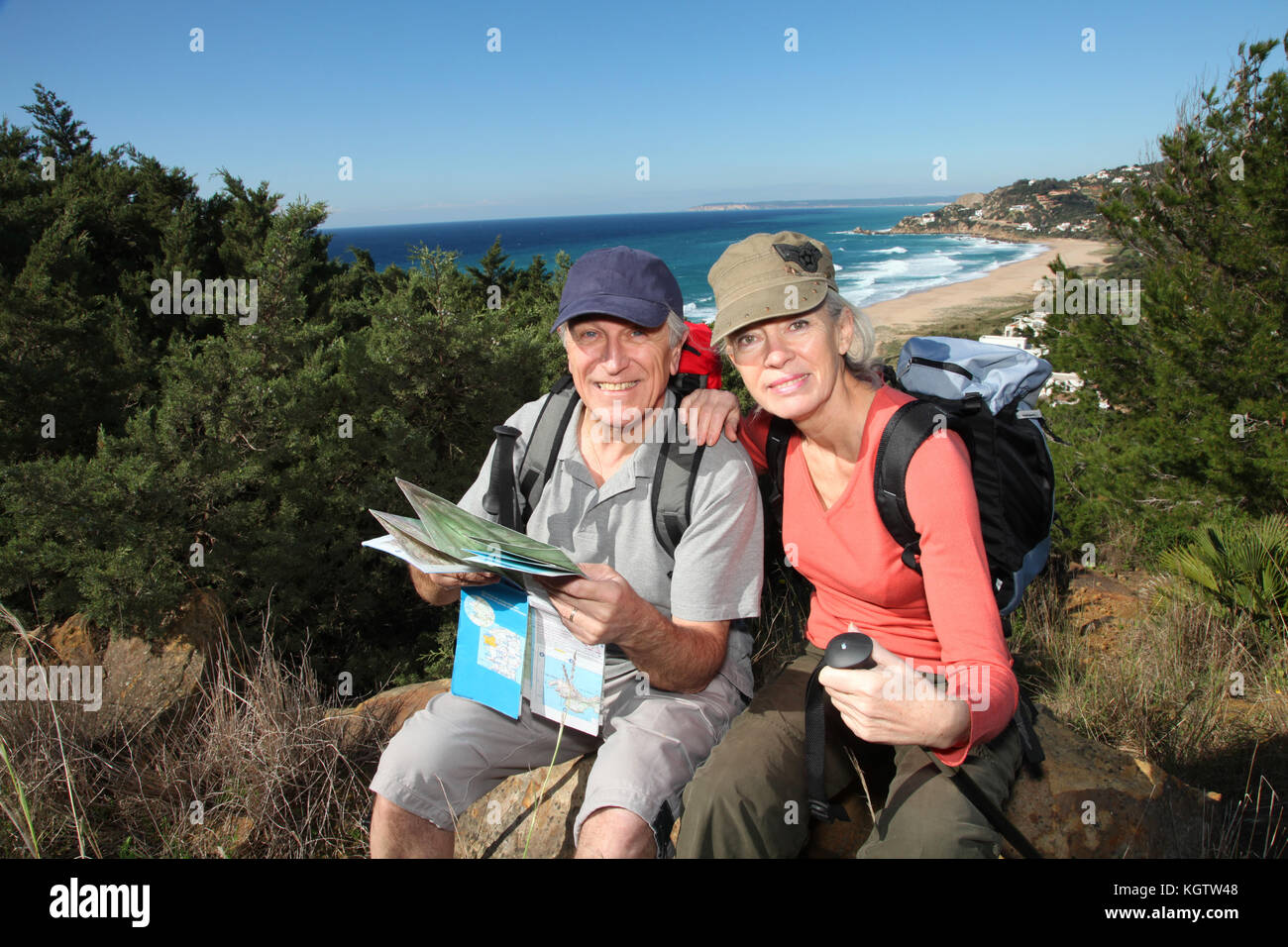 Senior couple looking at map on a rambling day Stock Photo - Alamy