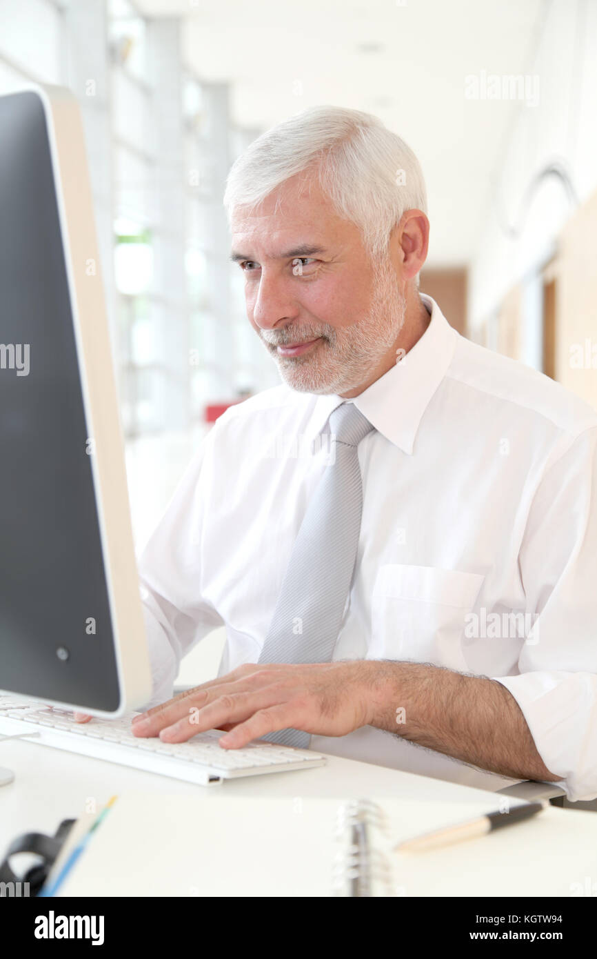 Senior businessman working in office Stock Photo - Alamy Senior businessman working in office Stock Photo - Alamy
