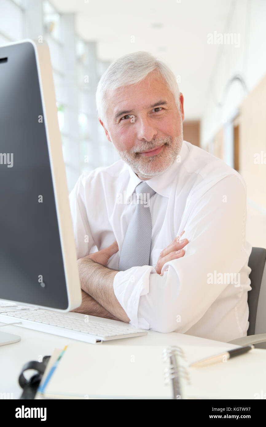 Senior businessman working in office Stock Photo - Alamy Senior businessman working in office Stock Photo - Alamy