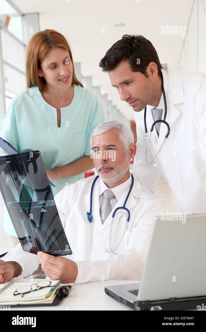 Medical team checking Xray Stock Photo - Alamy