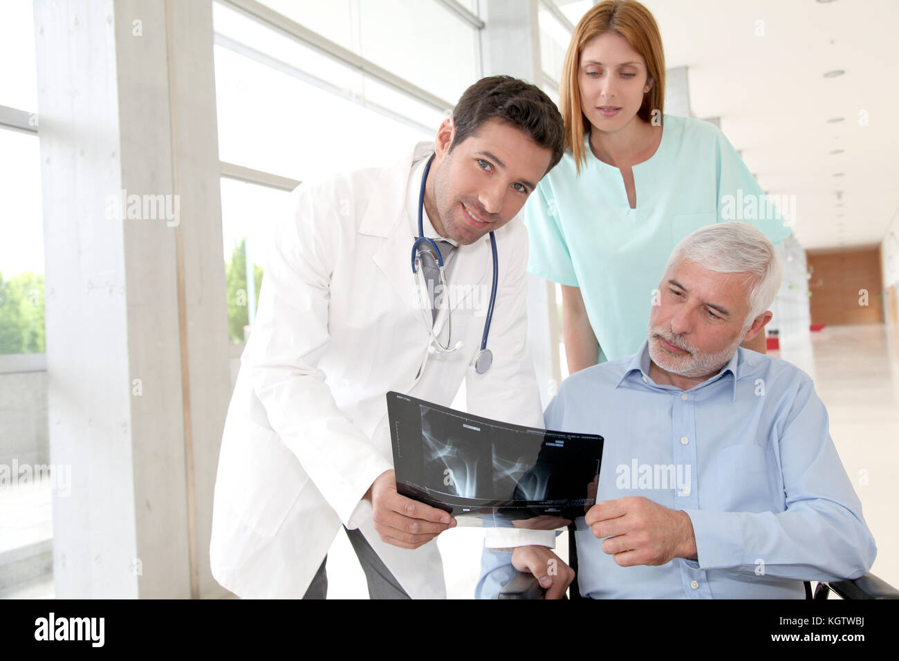 Medical team checking X-ray with patient Stock Photo - Alamy