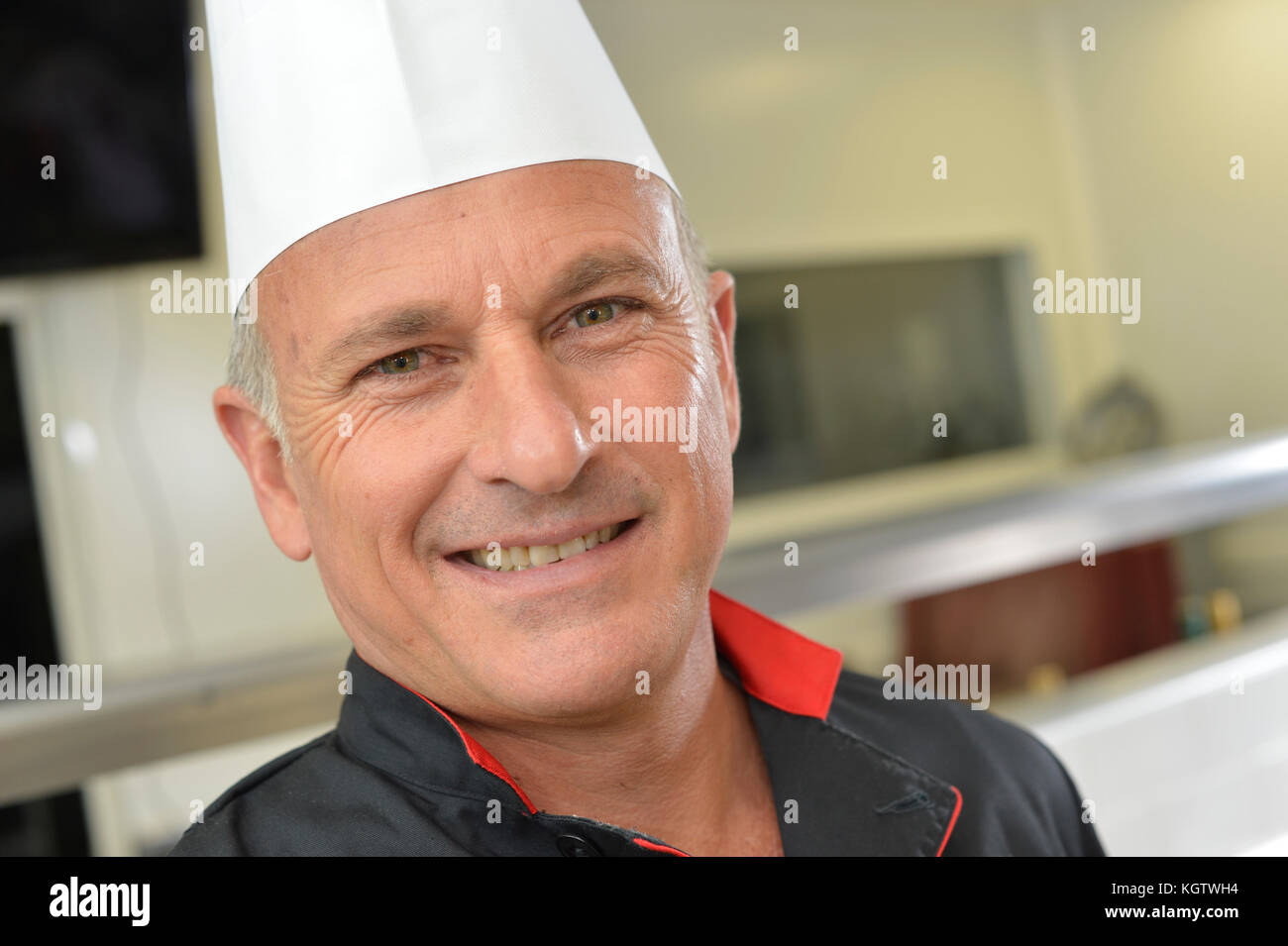 Portrait of smiling chef with uniform Stock Photo - Alamy
