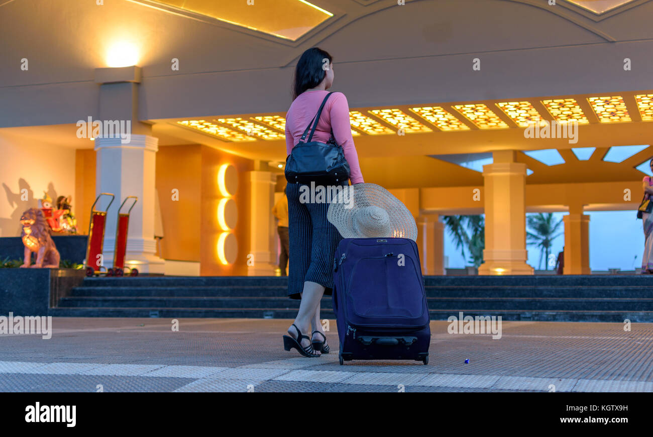 Rolling suitcase arriving at hotel hi-res stock photography and images ...
