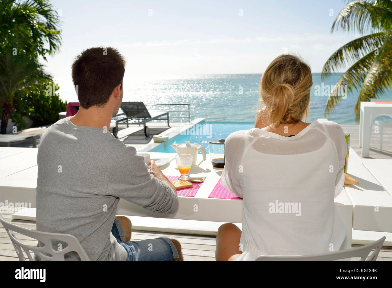 Rear view hotel couple hi-res stock photography and images - Alamy